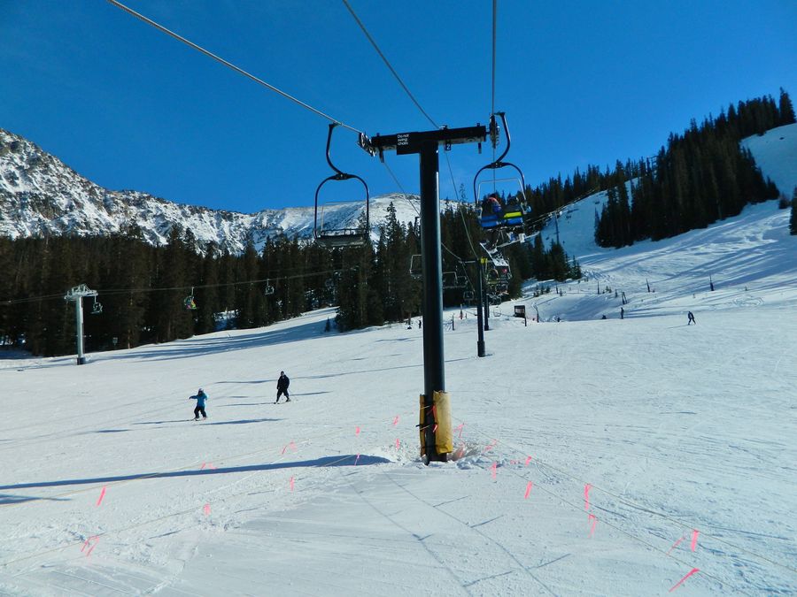 Télésiège fixe 2 places (TSF2) Molly Hogan - www.remontees-mecaniques.net